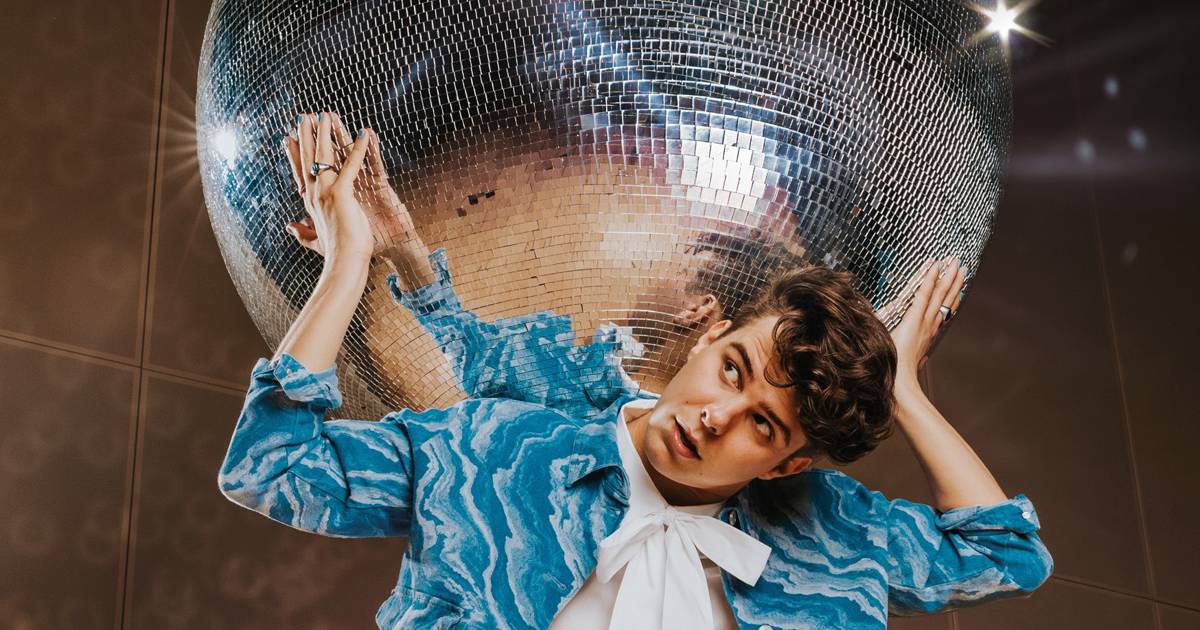 Cabarettalent Gavin Reijnders neemt publiek mee in komische ...