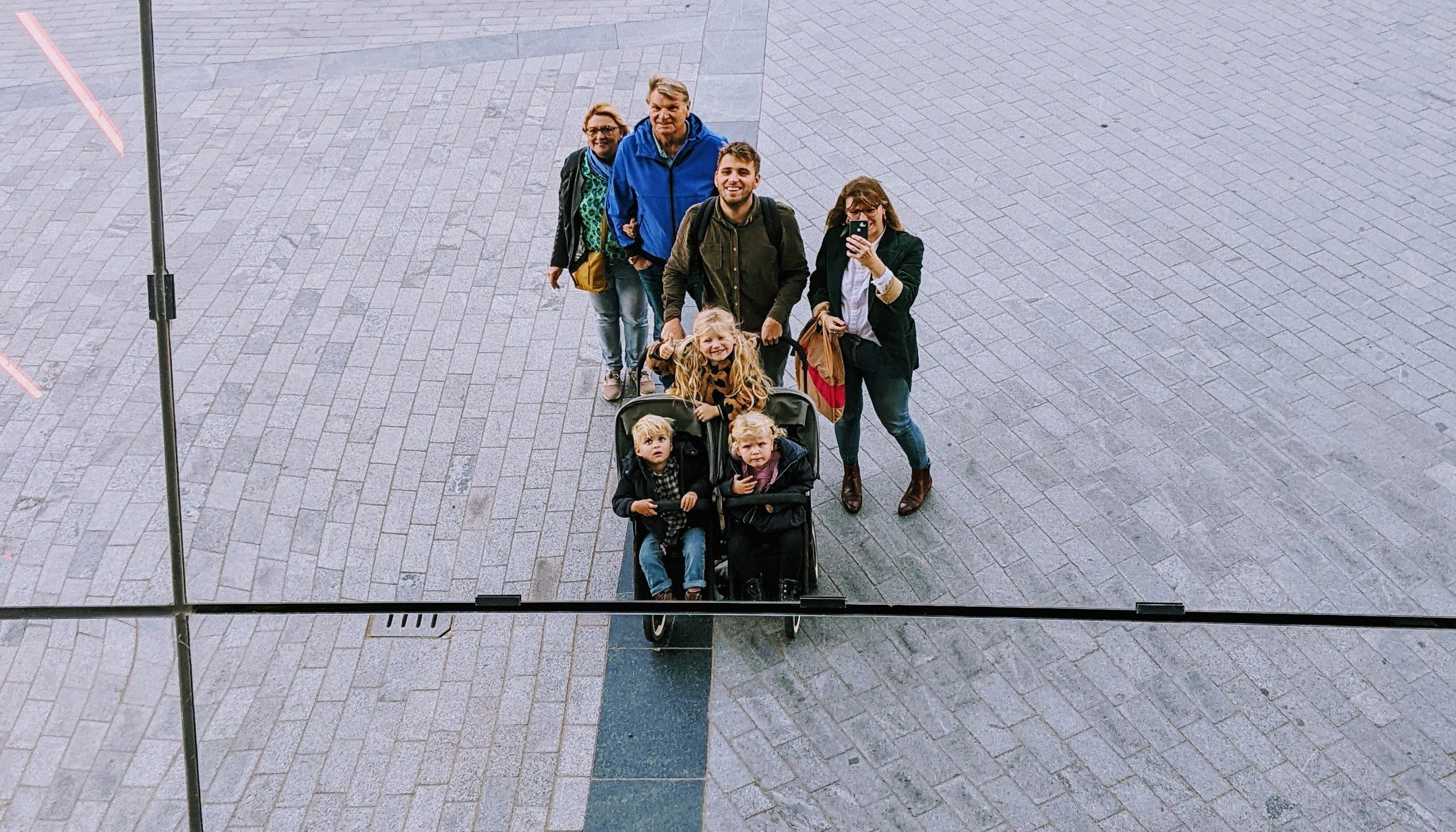 Heb jij een foto met je gezin in de weerspiegeling van het Depot? Stuur ...